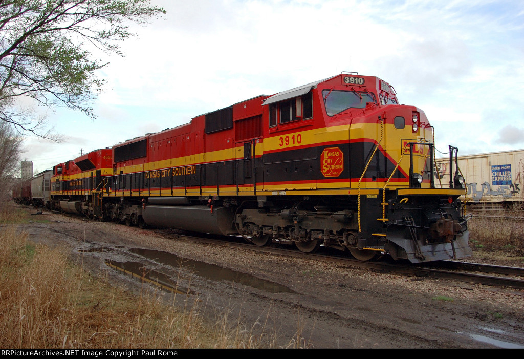 KCS 3910, 4010, (EMD SD70MAC, SD70ACe), awaiting a Bartlett Grain train on the UPRR